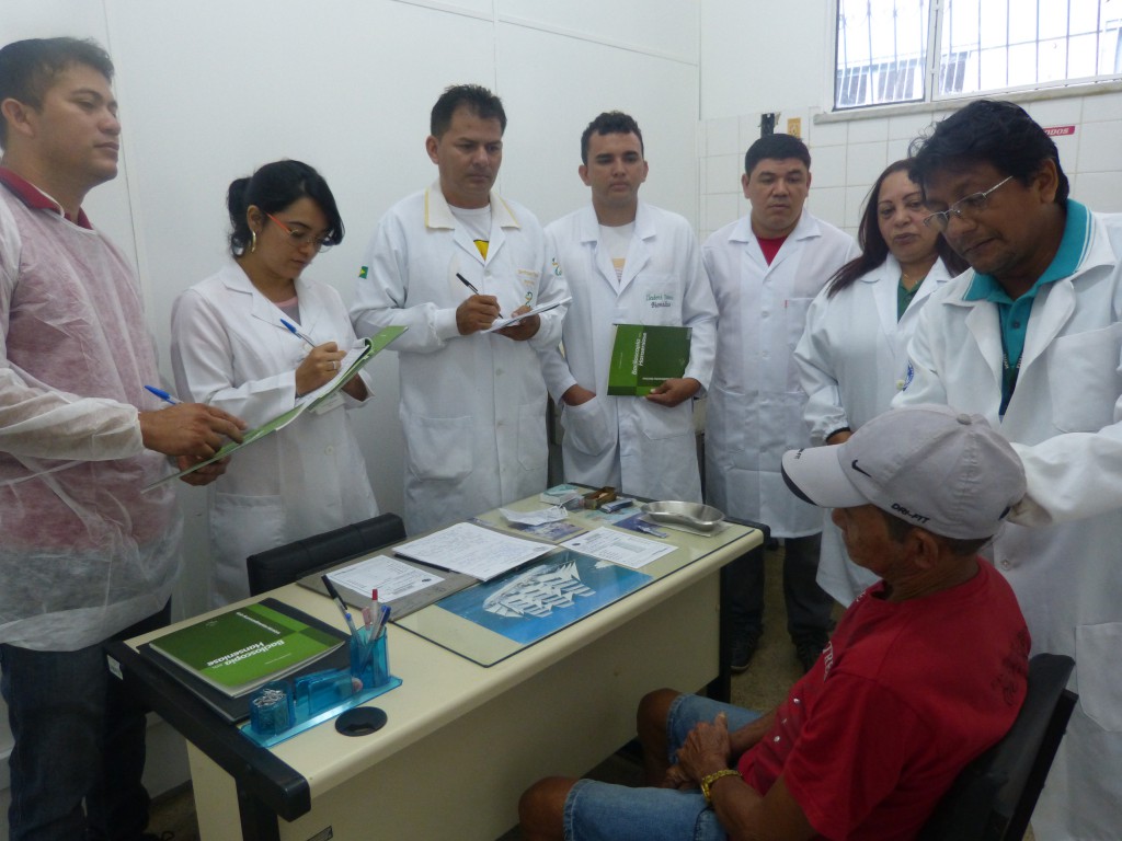 Exame de Baciloscopia é ensinado para profissionais de nível superior ...